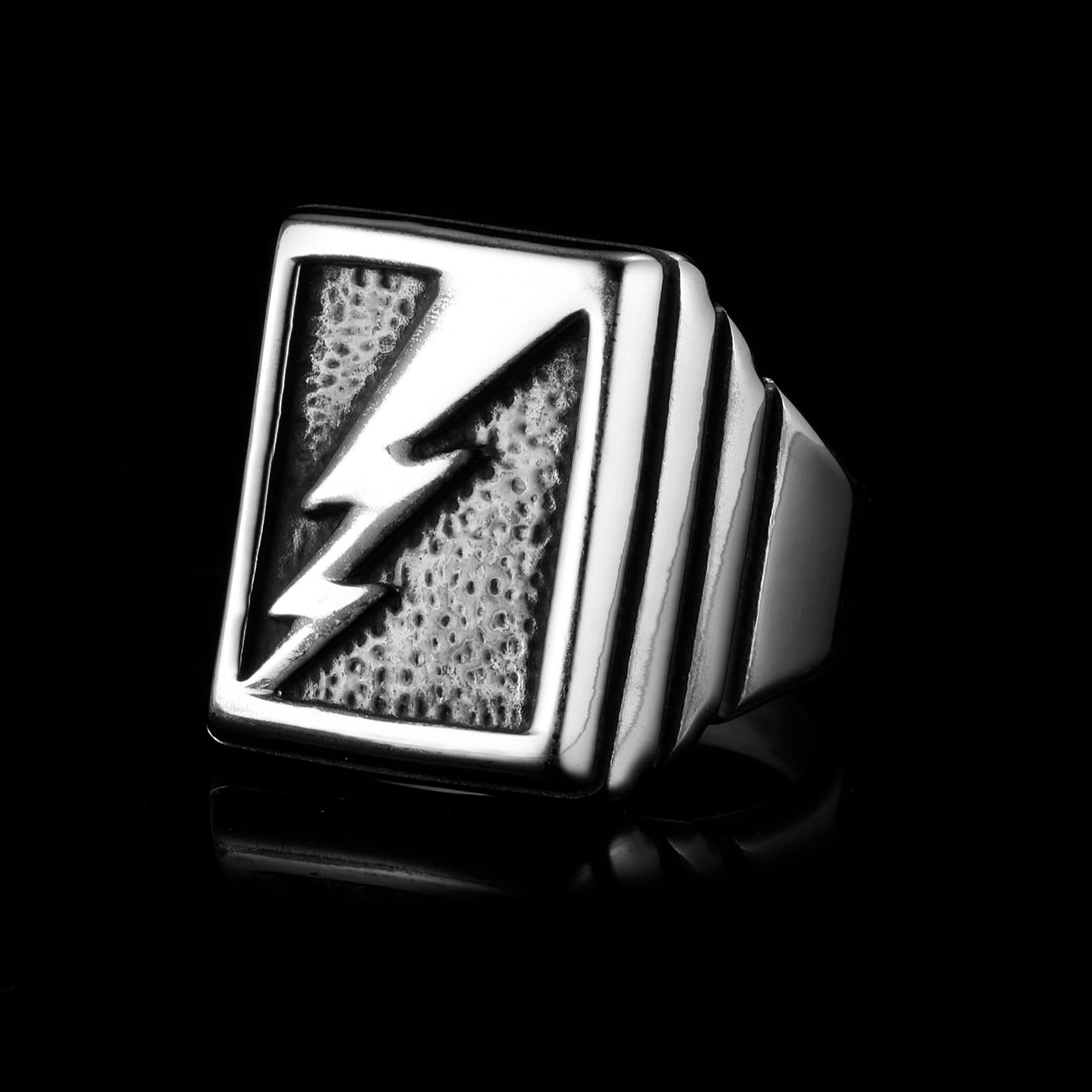 LIGHTNING. Ring